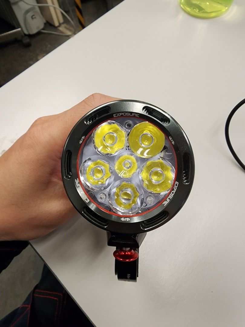 Exposure Six Pack Mk11 Front Bike Light, 運動產品, 單車及配件, 單車 - Carousell