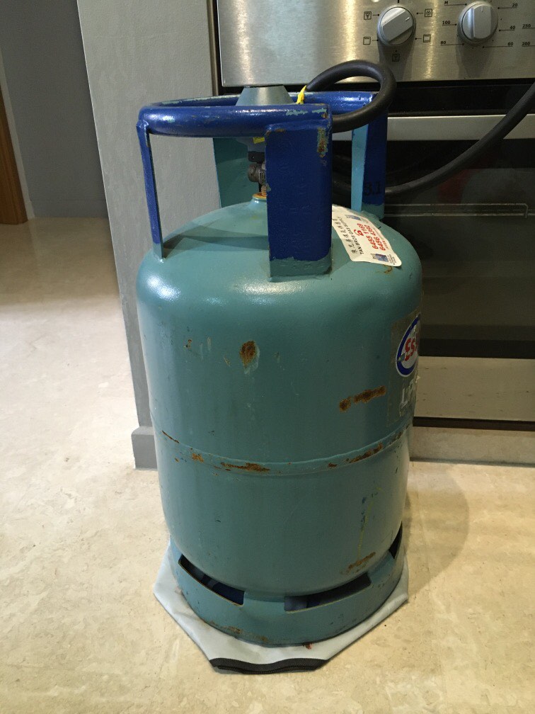 Gas tank with stove regulator and hose pipe, TV & Home Appliances ...