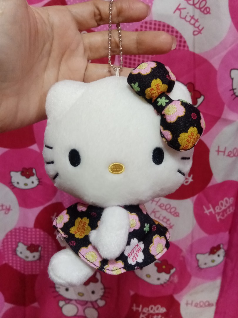 HELLO KITTY on Carousell