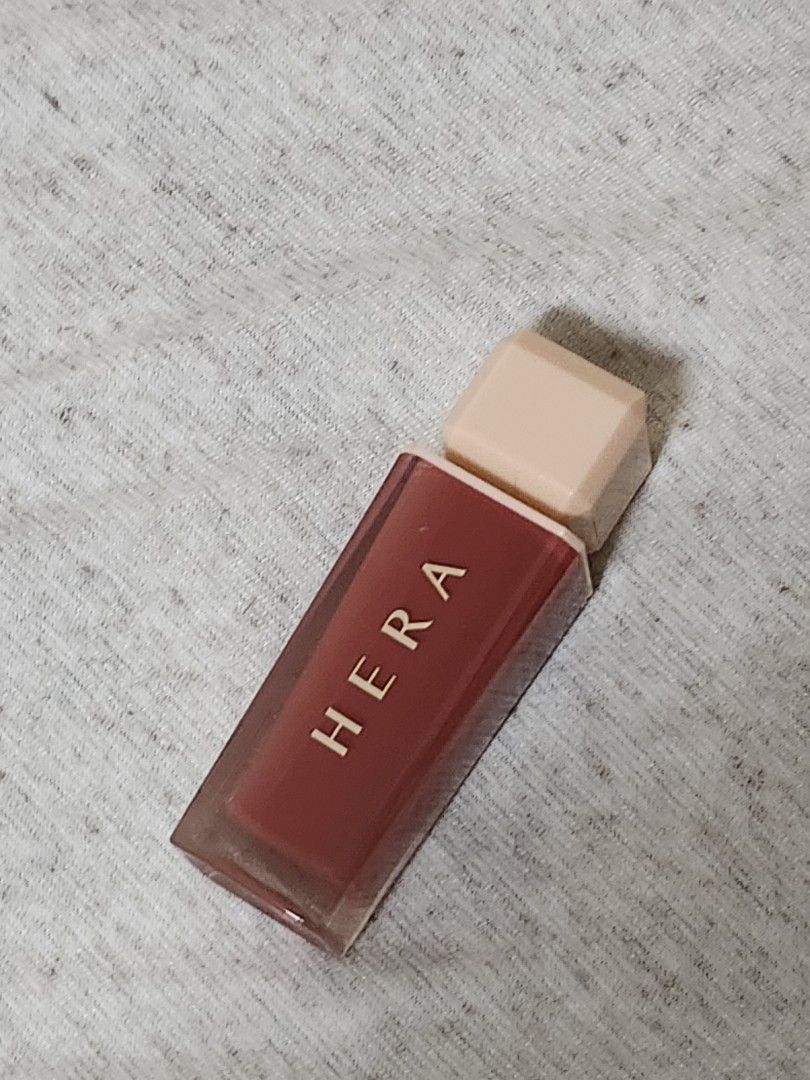 HERA Spicy nude gloss 422 lingerie, Beauty & Personal Care, Face, Makeup on Carousell