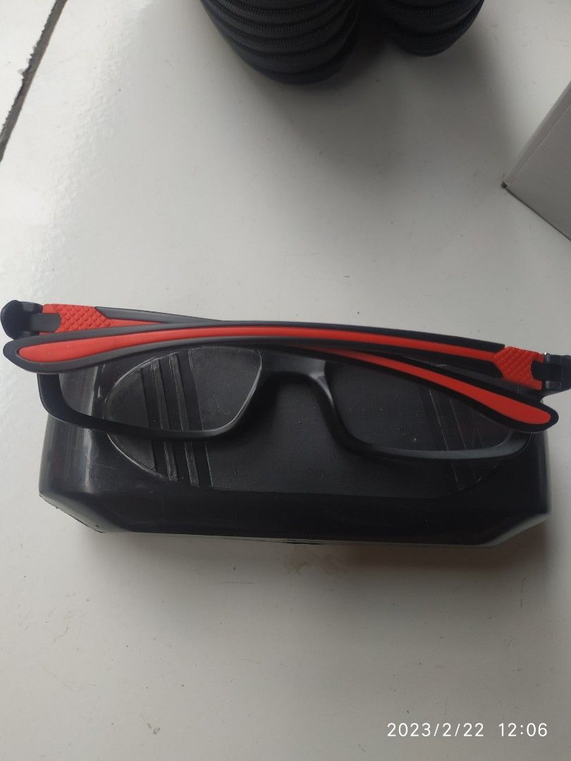Kacamata dan frame kacamata pria sporty lensa normal, Fesyen Pria ... Kacamata dan frame kacamata pria sporty lensa normal, Fesyen Pria ...