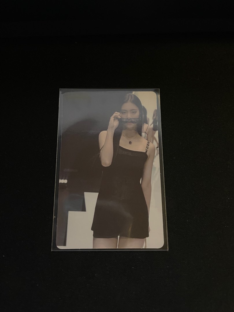 Le Sserafim Kim Garam Fearless Monochrome Photocard, Hobbies & Toys ...