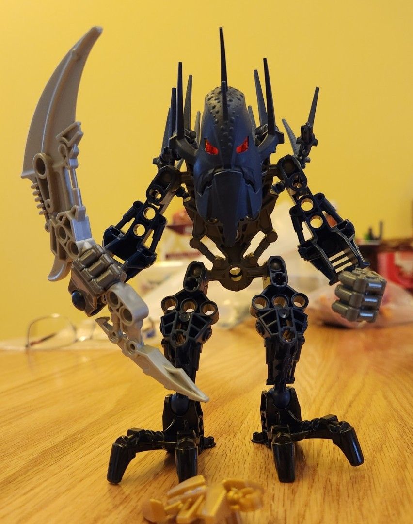 LEGO Bionicle 7116 Tahu and 7137 Piraka, Hobbies & Toys, Toys & Games ...