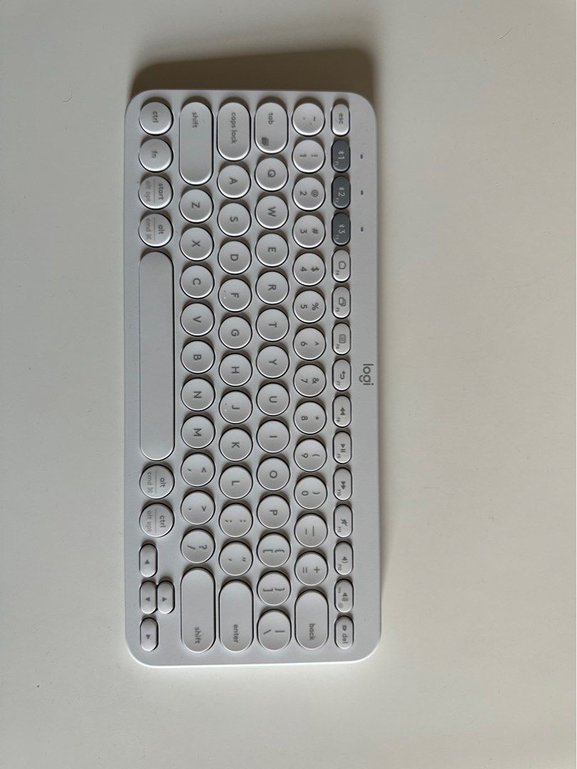 Logitech K380 White Keyboard + Logitech Pebble M350, Computers & Tech ...