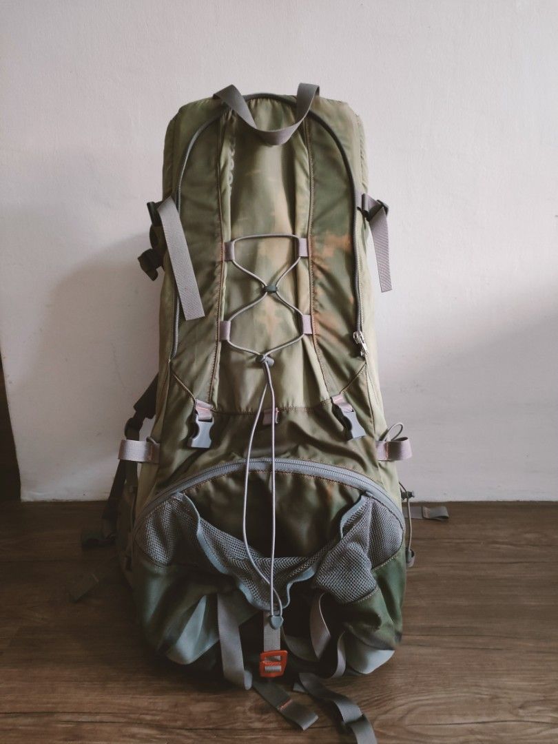 Macpac Vamoose child carrier, Sports Equipment, Hiking & Camping on ...