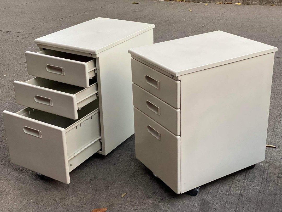 Metal Pedestals on Carousell