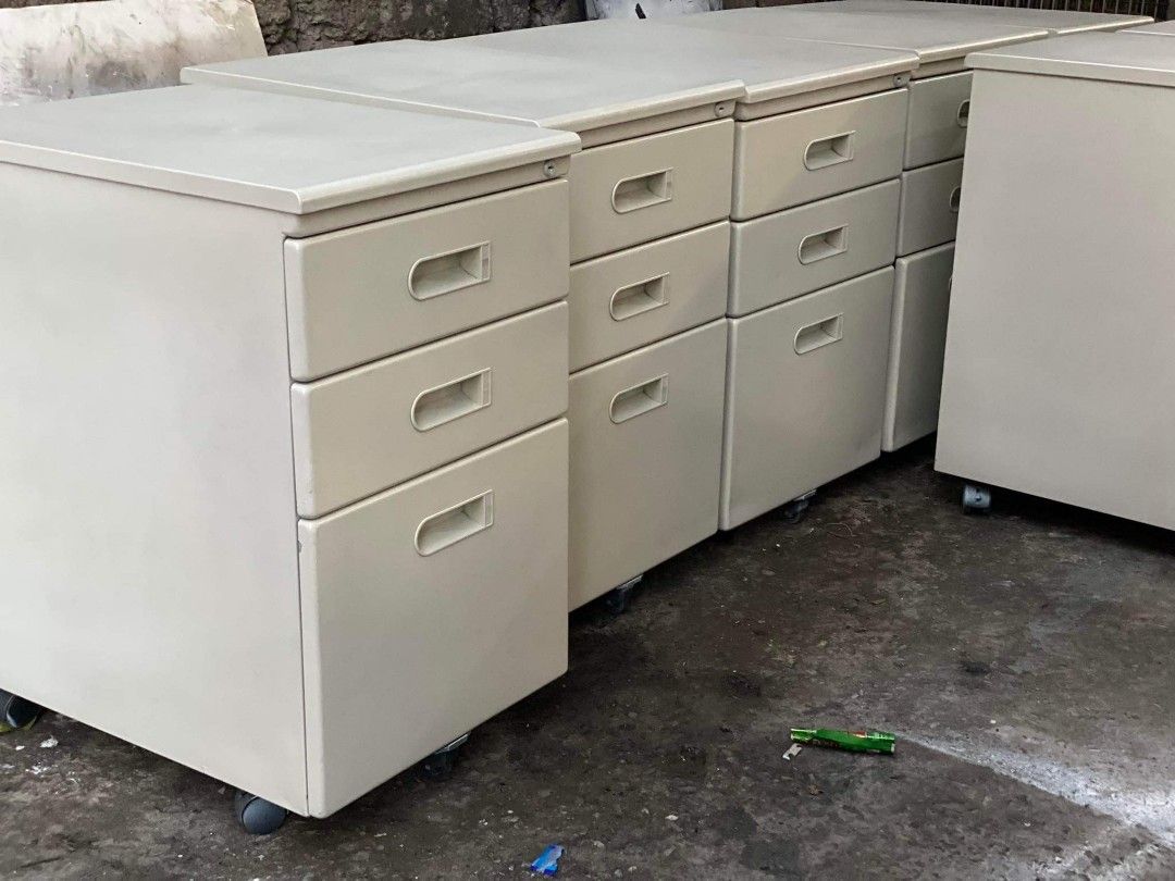 Metal Pedestals on Carousell