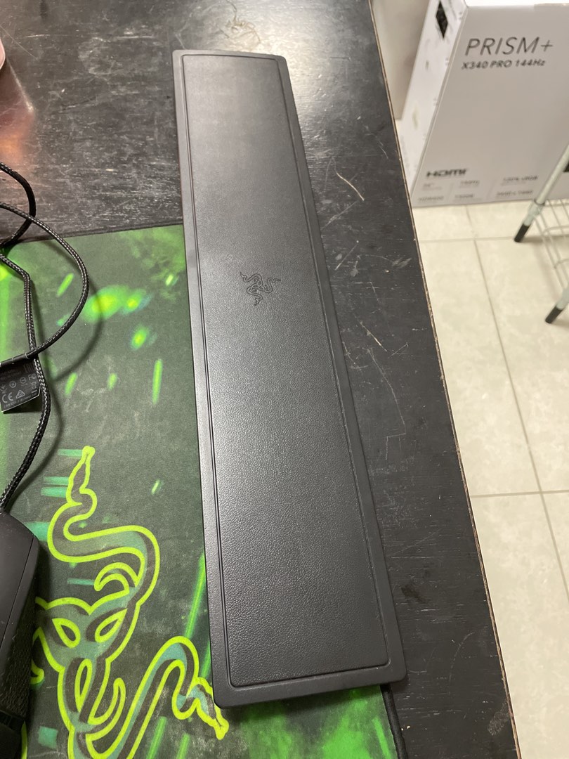 Razor ergonomic wrist rest -plastic, Computers & Tech, Parts ...