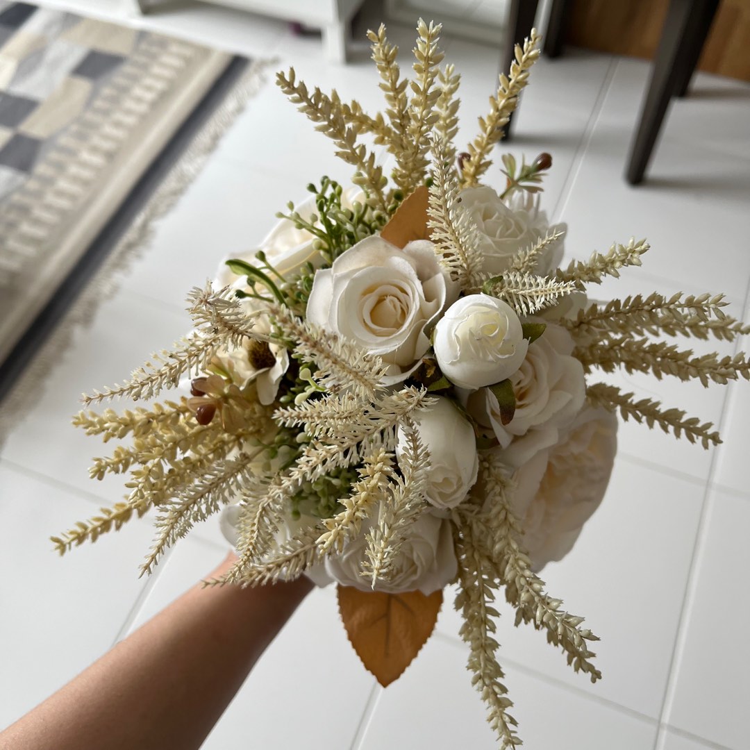 Bunga Tangan Pengantin / Bridal Hand Flower Bouquet, Women's Fashion ...