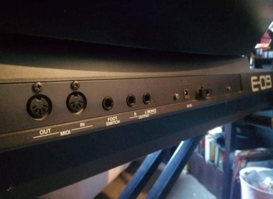 Roland E09 Piano Arranger, Hobbies & Toys, Music & Media, Musical ...
