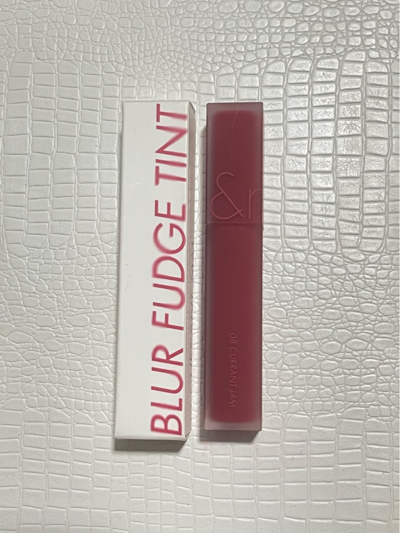 romand blur fudge tint (08 currant jam) on Carousell