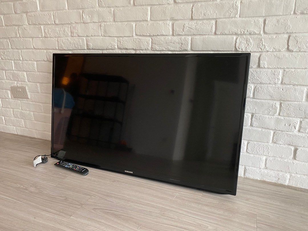 Samsung-46 inch TV (Wall mount no stand) , TV & Home Appliances, TV ...