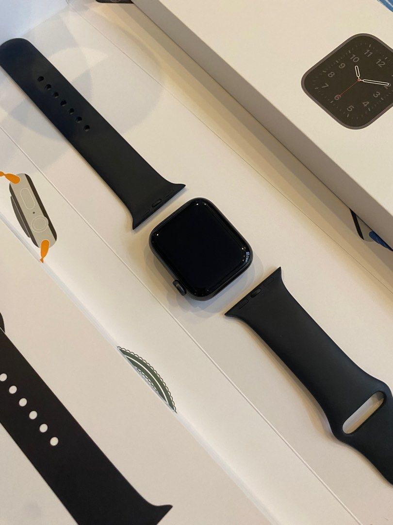 Selling: Apple Watch SE 40MM, Mobile Phones & Gadgets, Wearables ...