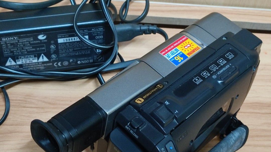 Sony Video 8 XR CCD-TR427E PAL, Photography, Video Cameras on Carousell