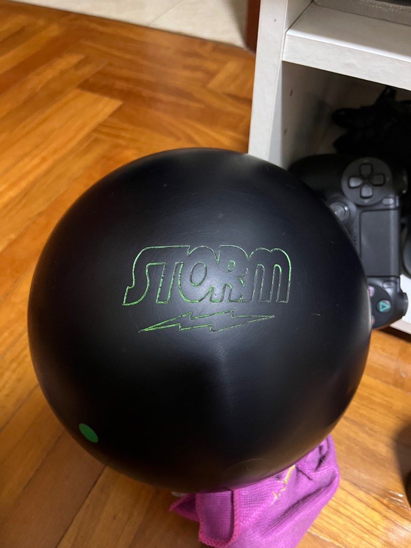 STORM PITCH BLACK BOWLING BALL 15LBS, Sports Equipment, Sports & Games ...