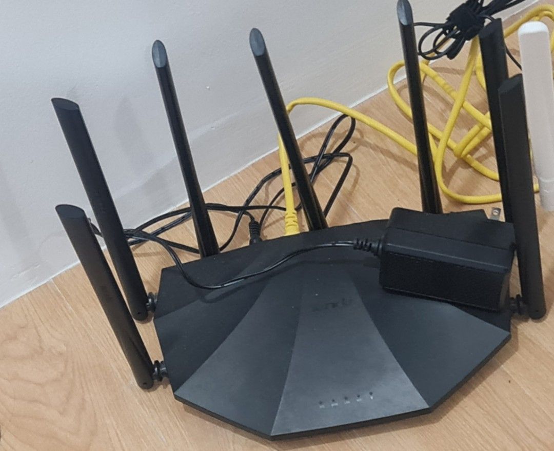 TENDA WIFI ROUTER OR WIFI BOOSTER, Mobile Phones & Gadgets, Other ...