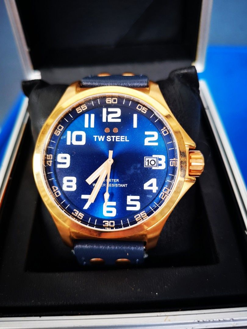 TW STEEL Oversized Watch (TW404) on Carousell