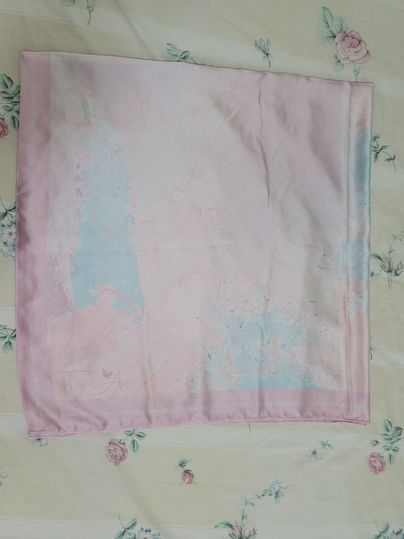 Tyra Anne Pink Square Hijab, Women's Fashion, Muslimah Fashion, Hijabs ...