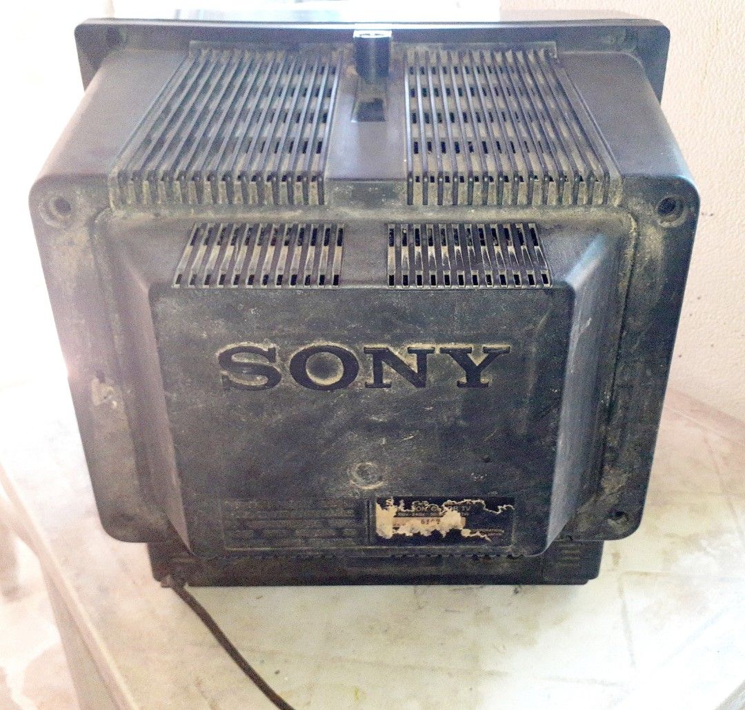 Vintage Black Sony Trinitron 15" Inch Color TV / Working - As Is ...