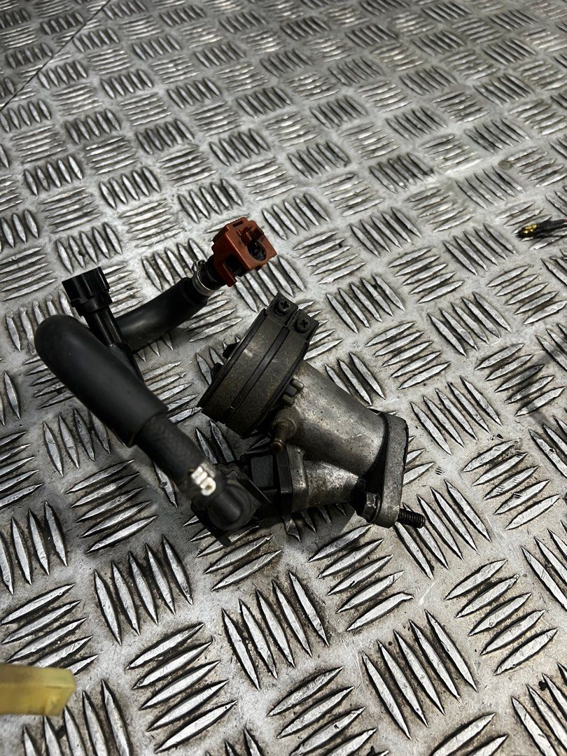 Yamaha R15 v2 Rear fender and bracket tail light, Motorcycles ...