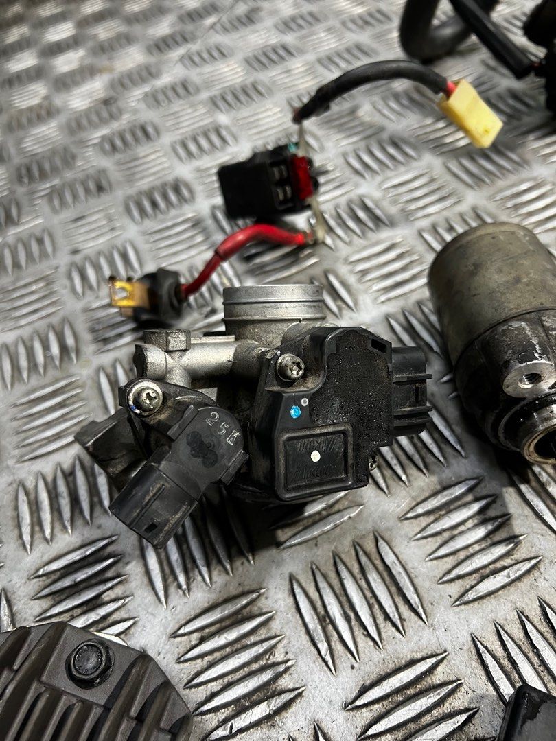 Yamaha R15 v2 Rear fender and bracket tail light, Motorcycles ...