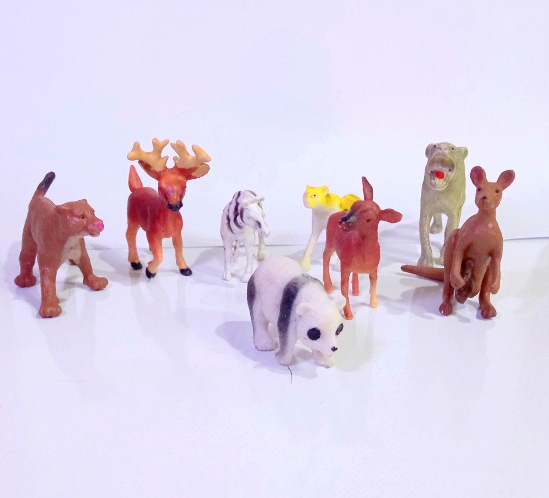 8 Patung binatang, Toys & Collectibles, Mainan di Carousell