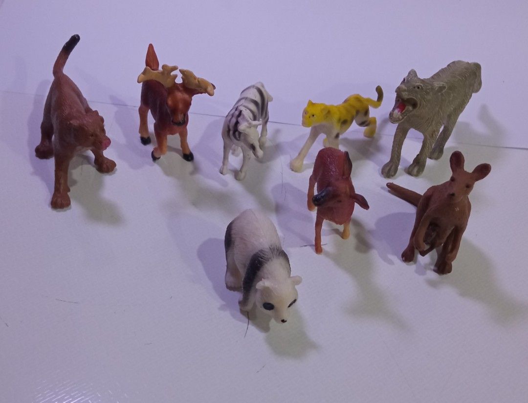 8 Patung binatang, Toys & Collectibles, Mainan di Carousell