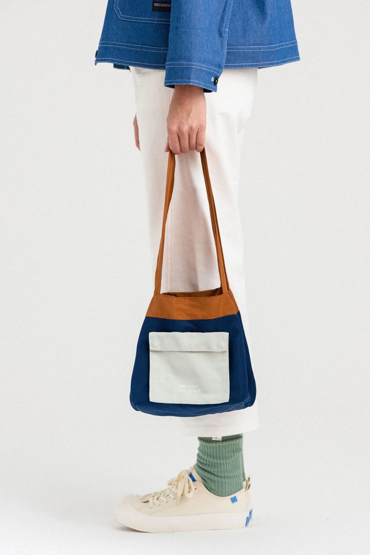 BTV) Beyond the Vines mini reversible navy bag, Women's Fashion, Bags ...