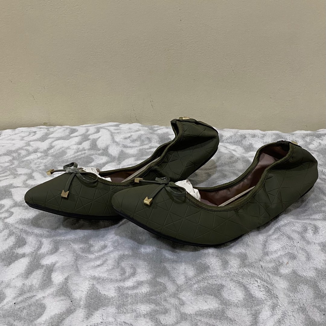 Butterfly Twist Flats, Women's Fashion, Footwear, Flats & Sandals on ...