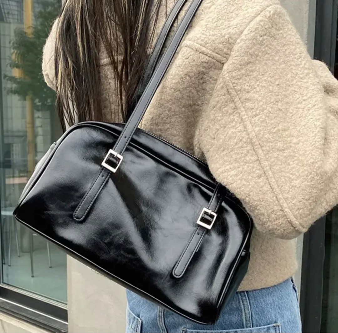 Classic Vintage Shoulder Bag on Carousell