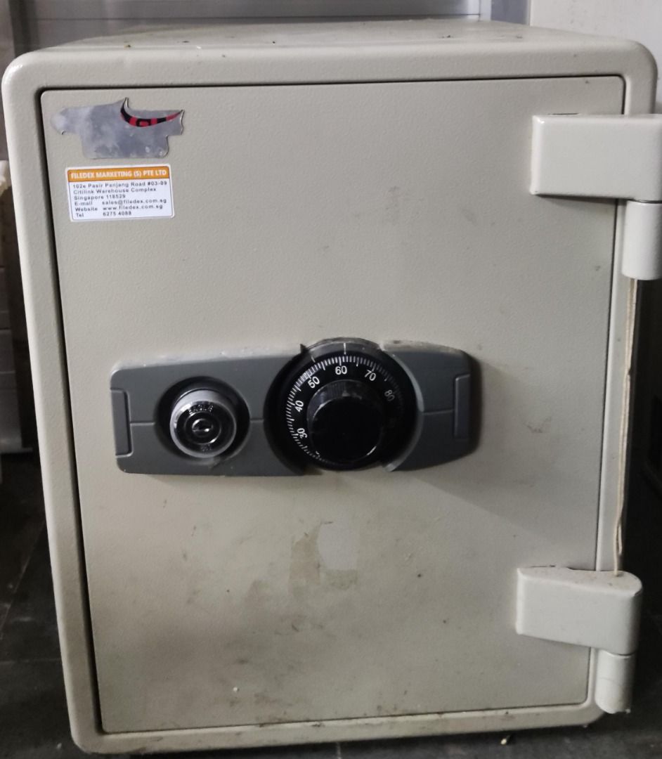 EAGLE Combination Dial & Keylock Safe, Furniture & Home Living ...