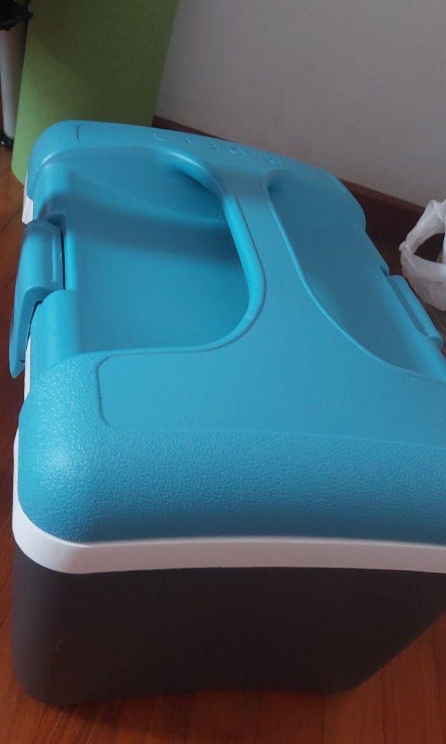 Esky cooler box, Furniture & Home Living, Kitchenware & Tableware, Food ...