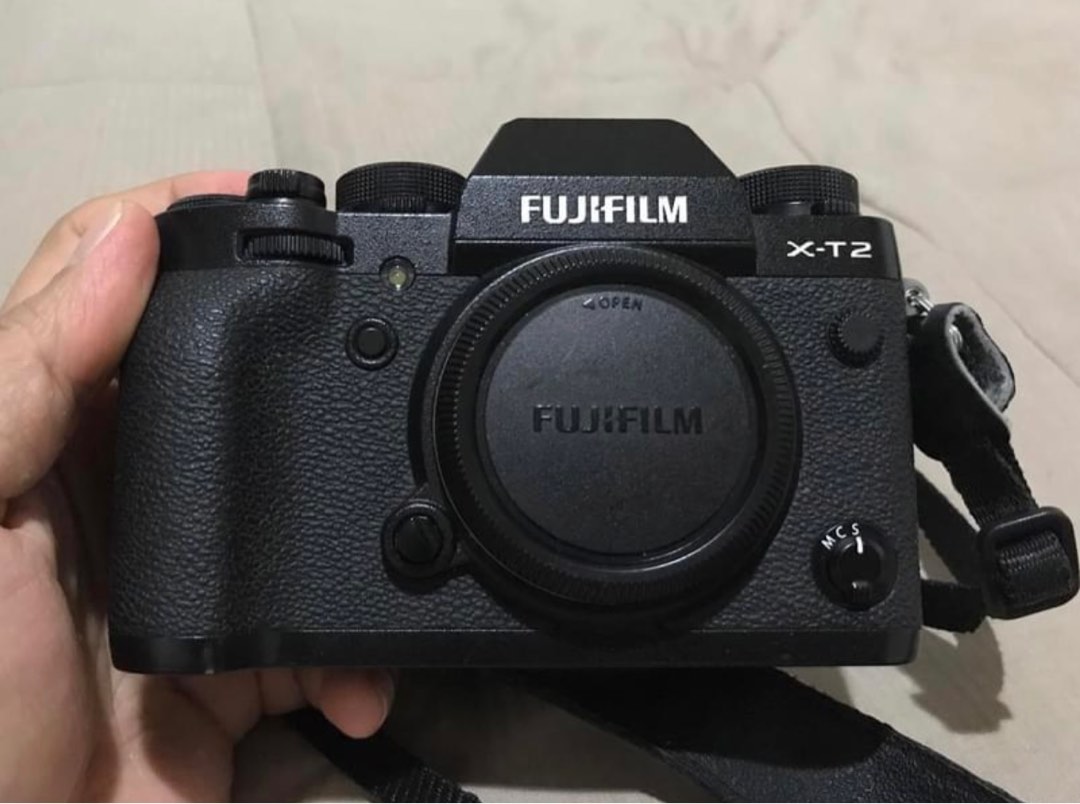 Fujifilm X-T2 (body) + XF 18-55mm F2.8-4 R LM OIS (lens), Photography, Cameras on Carousell