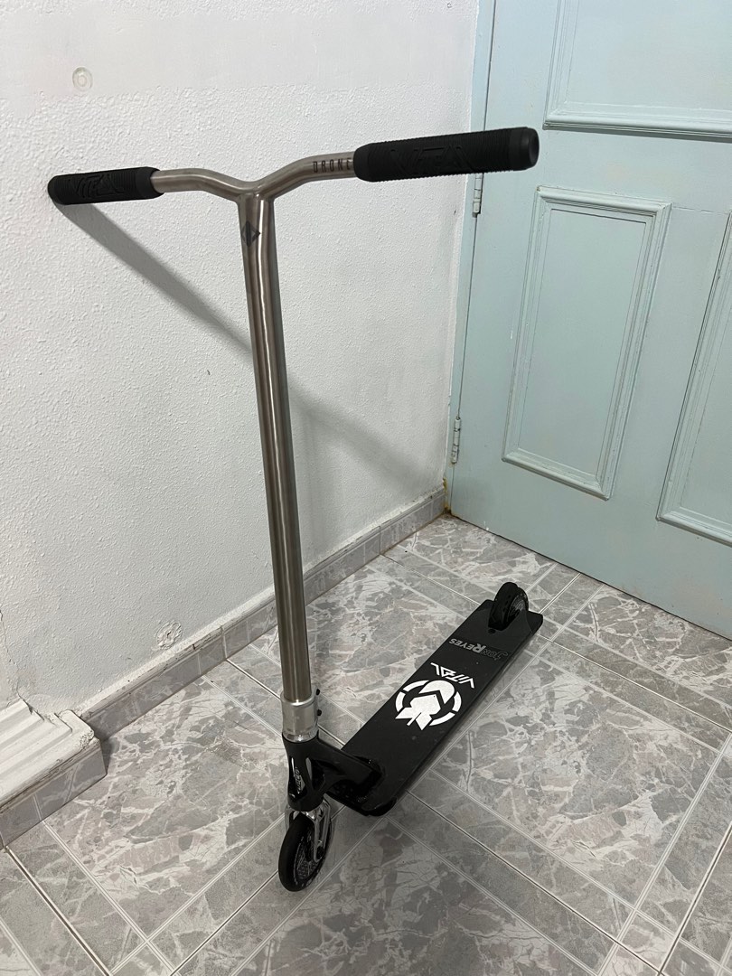 John Reyes deck scooter, Sports Equipment, Sports & Games, Skates ...