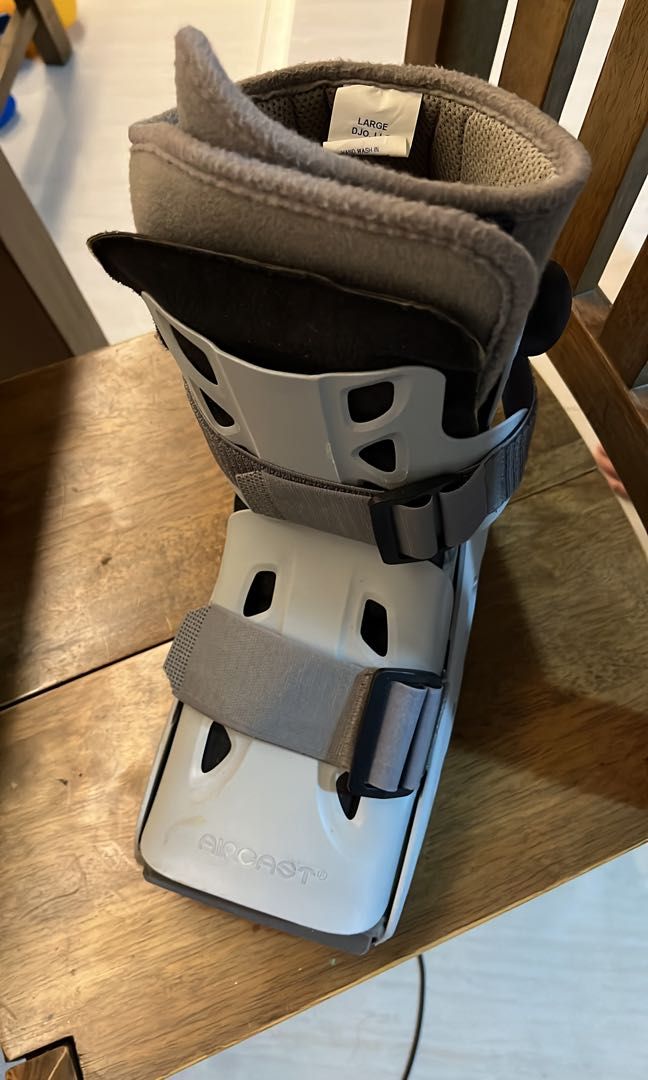Large aircast, Health & Nutrition, Medical Supplies & Tools on Carousell
