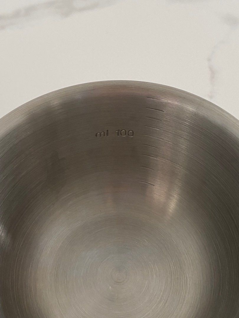 MUJI 200ml stainless Steel Measure Cup, 傢俬＆家居, 廚具和餐具, 烤盤 - Carousell