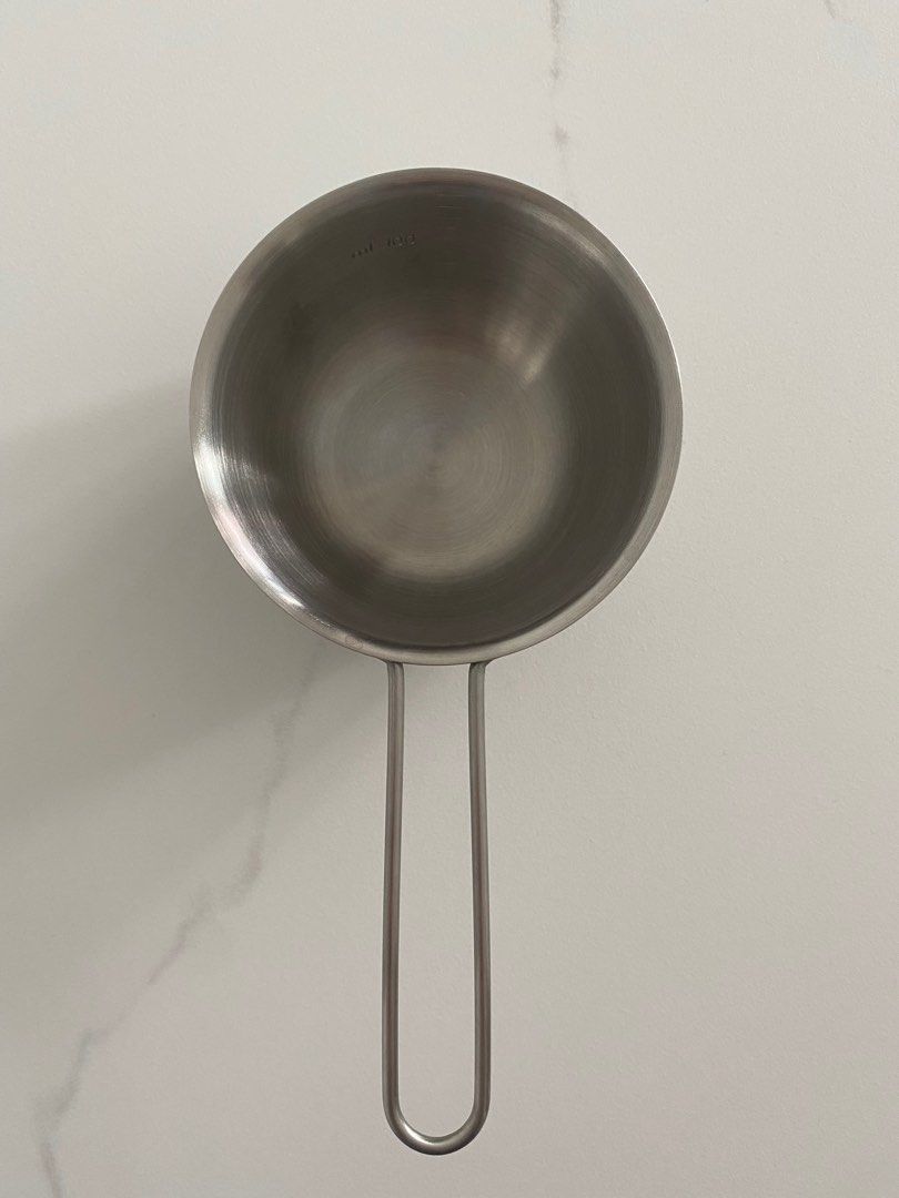 MUJI 200ml stainless Steel Measure Cup, 傢俬＆家居, 廚具和餐具, 烤盤 - Carousell