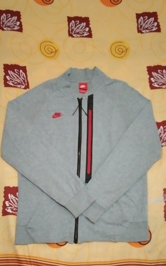 Nike tech fleece, Men's Fashion, Coats, Jackets and Outerwear on Carousell
