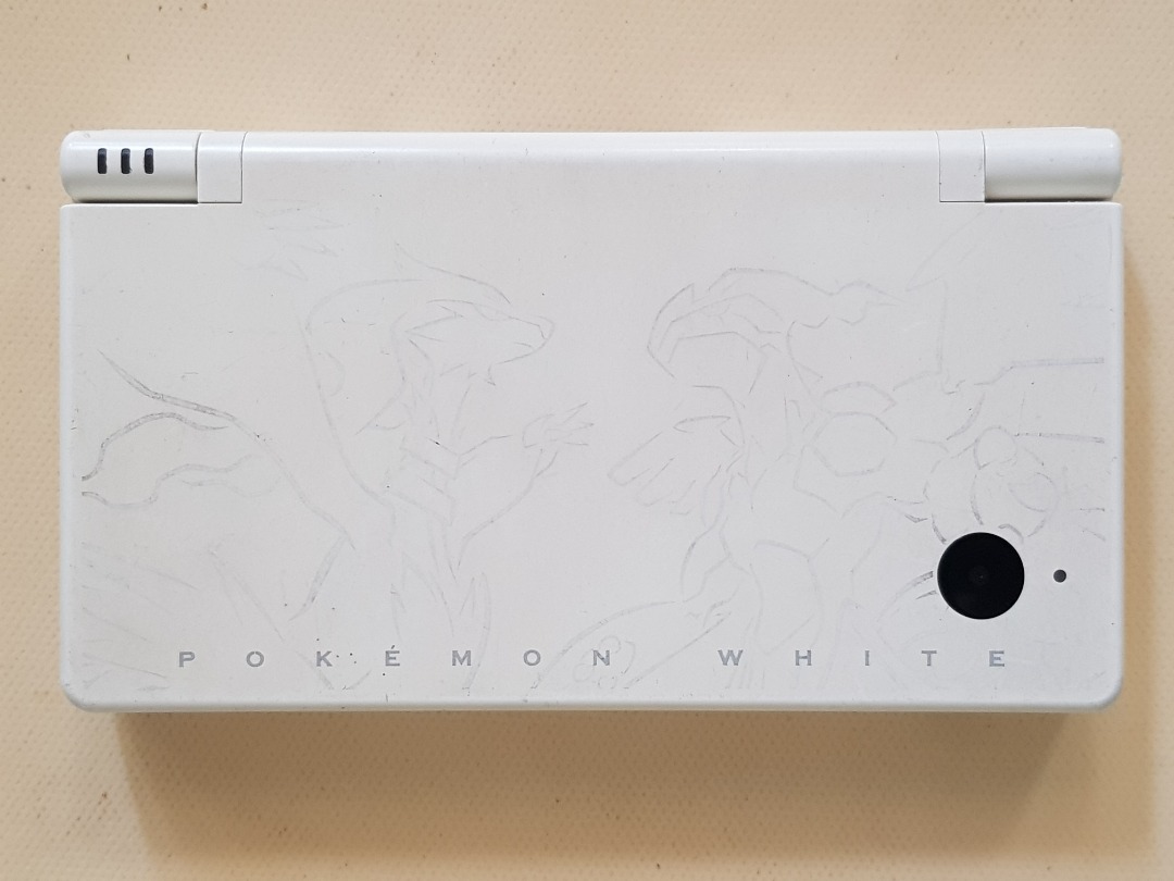 Nintendo DSi Pokemon White Reshiram & Zekrom Special Edition, Video ...