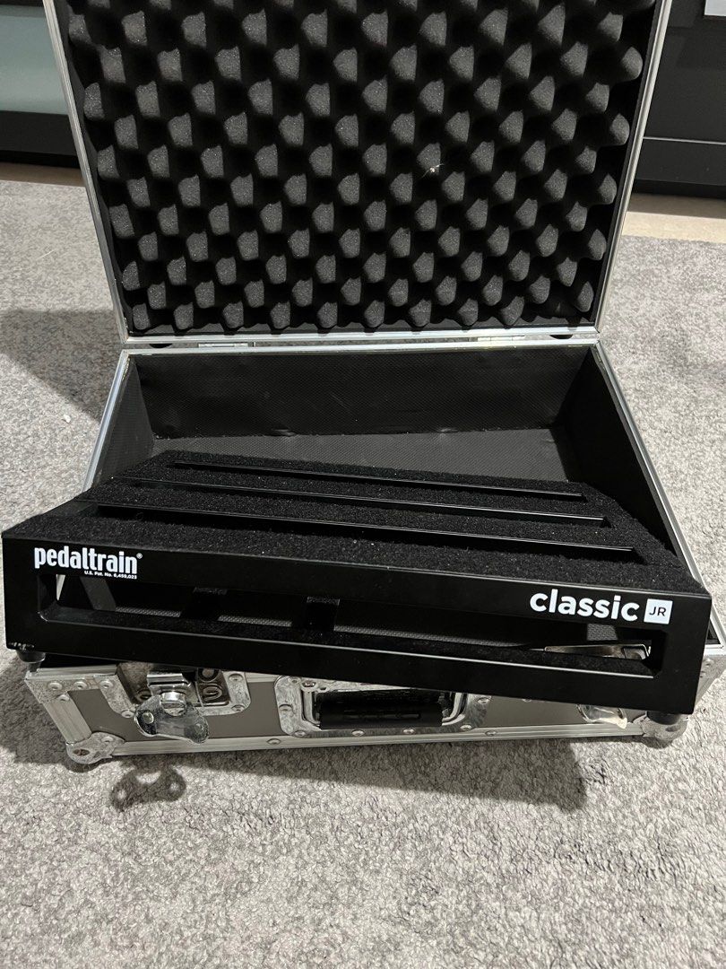 Pedaltrain JR with hard case, Hobbies & Toys, Music & Media, Music ...
