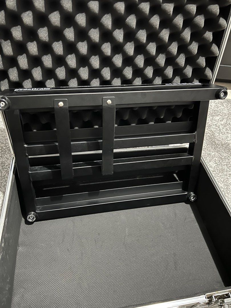 Pedaltrain JR with hard case, Hobbies & Toys, Music & Media, Music ...