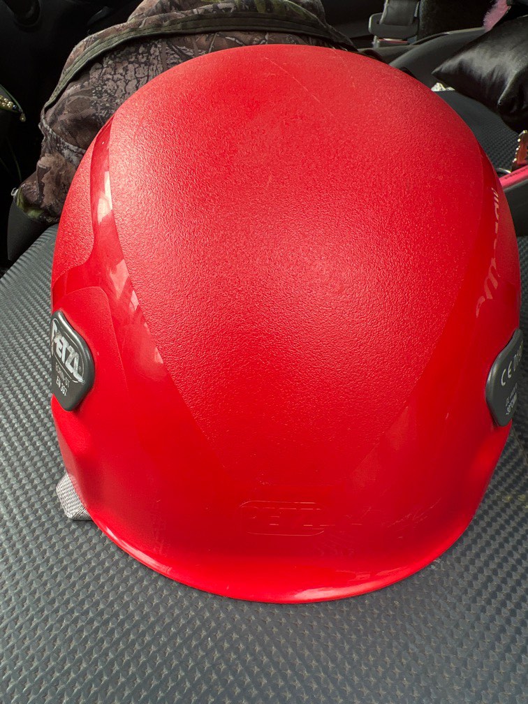 Petzl ecrin ST, Sports Equipment, Hiking & Camping on Carousell