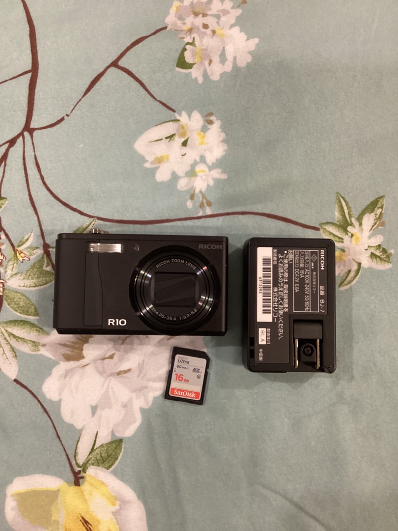*Rare* Ricoh R10, Photography, Cameras on Carousell