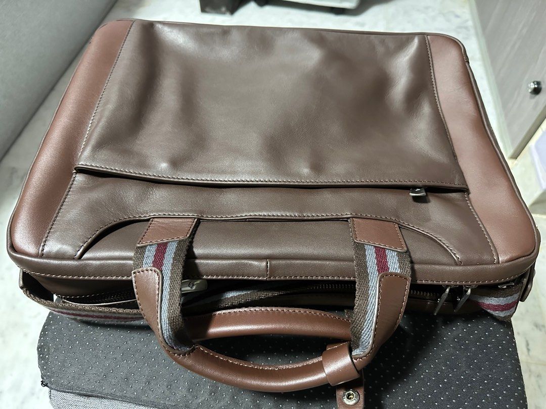 Samsonite Leather laptop bag, Men's Fashion, Bags, Sling Bags on Carousell