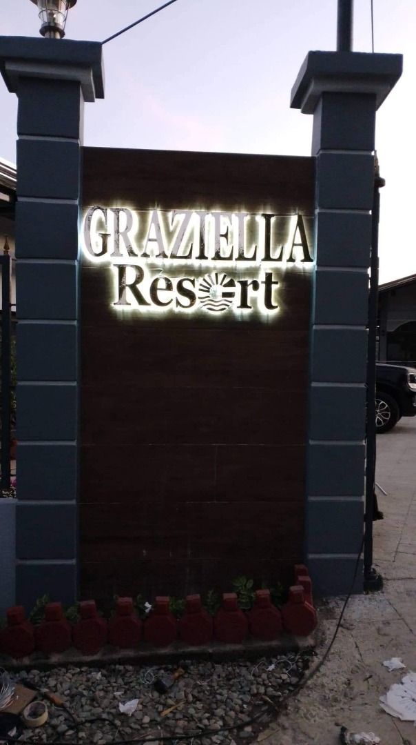 Signages Maker - Baseboard, Backlighted, Panaplex, Acrylic, Commercial ...