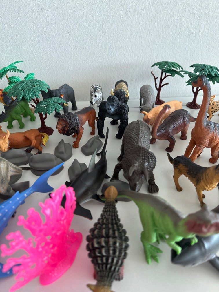 Toys R Us Animal Collection 32 pcs Animal Figurines Kids Toy Dinosaur ...