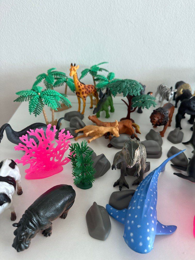 Toys R Us Animal Collection 32 pcs Animal Figurines Kids Toy Dinosaur ...