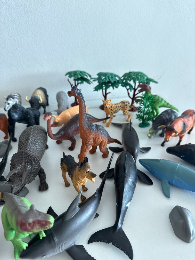 Toys R Us Animal Collection 32 pcs Animal Figurines Kids Toy Dinosaur ...