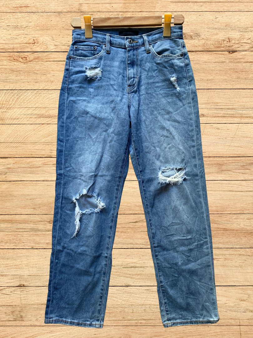 Uniqlo boyfriend pants on Carousell