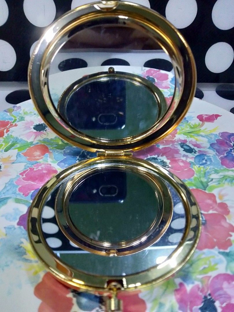 Vintage Disney Aladdin Compact Vanity Mirror Made In England, Hobbies ...